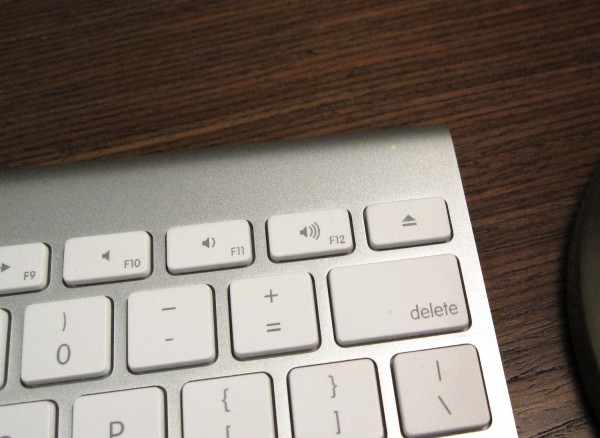 Review: Apple Wireless Bluetooth Keyboard with iPad and iPhone – Art of ...