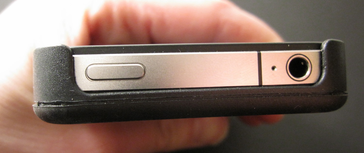 Review: ZeroChroma Teatro iPhone 4 Case With Built-in Stand – Art of ...