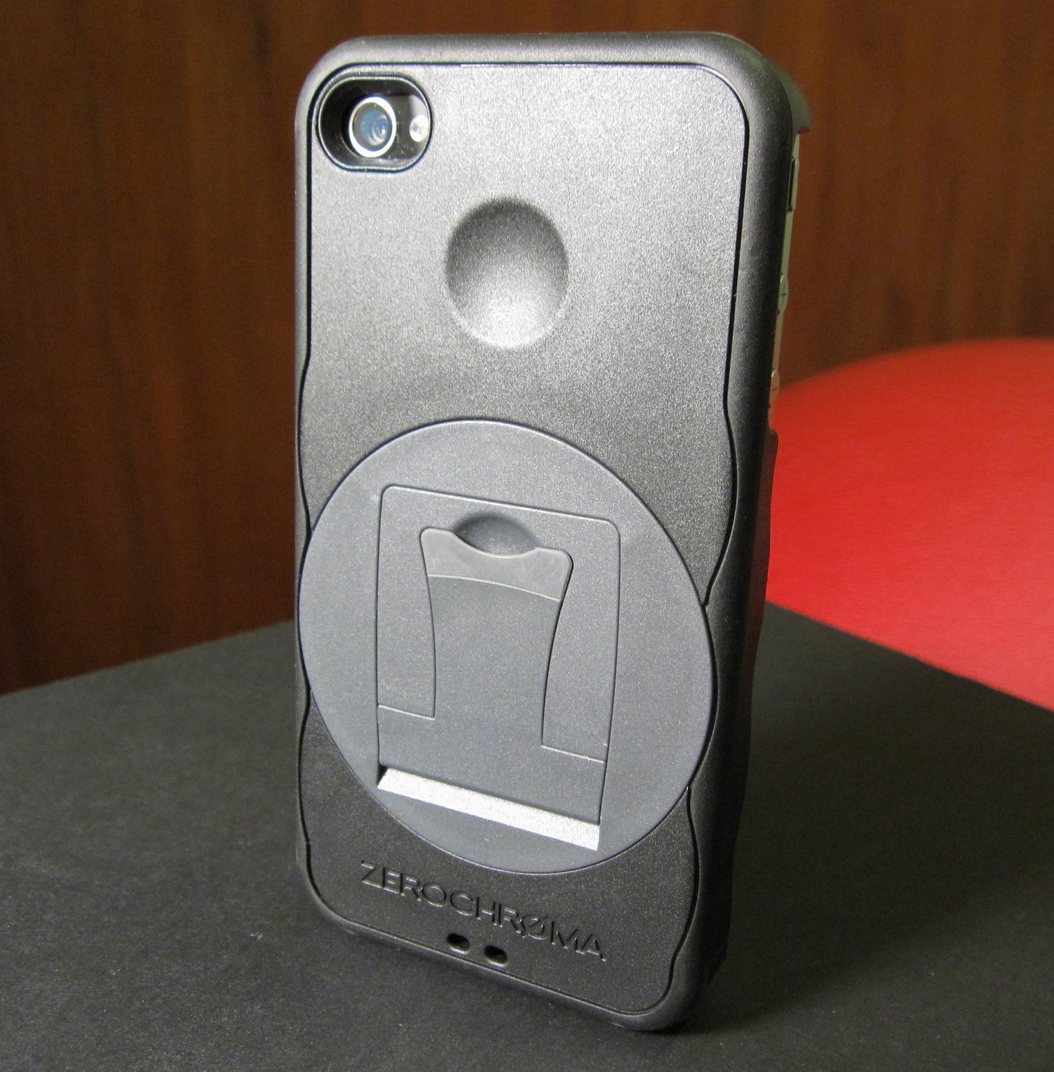 Review: ZeroChroma Teatro iPhone 4 Case With Built-in Stand – Art of ...